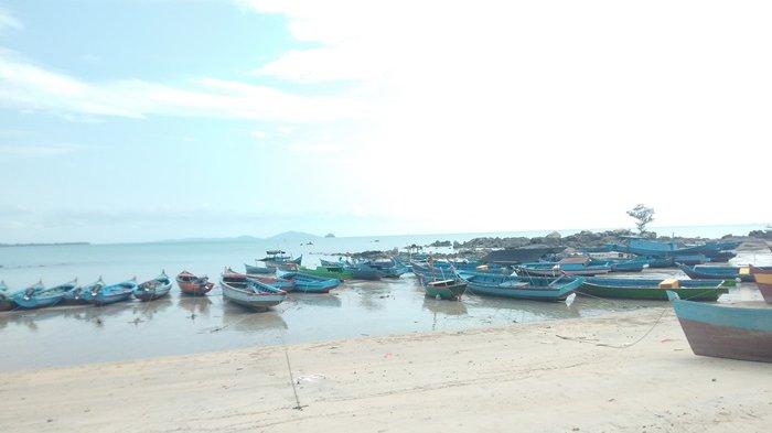 Indahnya Pantai Air Antu Bedukang Sungailiat, Airnya Jernih, Sayang ...