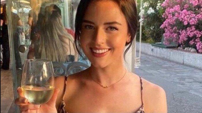 Wartawati ini Tak Sadar, Setiap Mandi Beri Tontonan Gratis, Ternyata ...