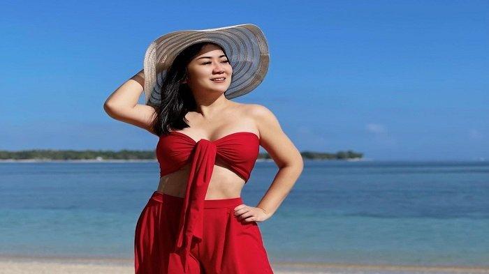 Pose Tante Ernie Selfie di Dalam Kamar Mandi, Jadi Sorotan, Pesonanya Bak Gadis Remaja - Halaman ...