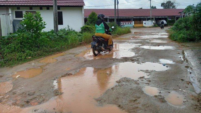 Warga Keluhkan Jalan Perumahan yang Makin Becek, Baru 16 Pengembang ...