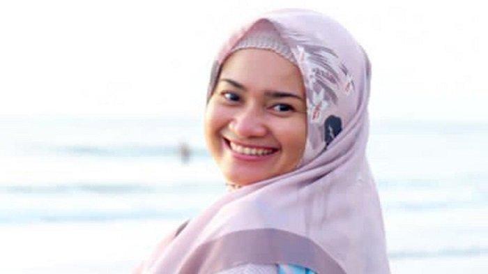 Tampil Berhijab, Ini Kabar Terkini Ikke Nurjanah yang Makin Tua Makin Cantik, Pesonanya Bikin ...