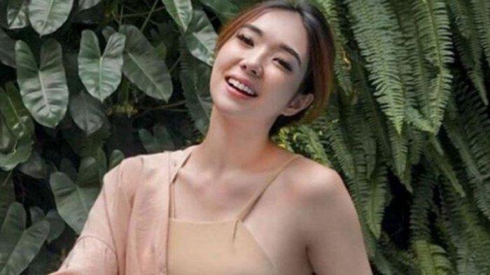 Video 15 Detik Gisel Pakai Mini Dress di Alam Terbuka, Langsung Ditonton Belasan Juta Kali ...