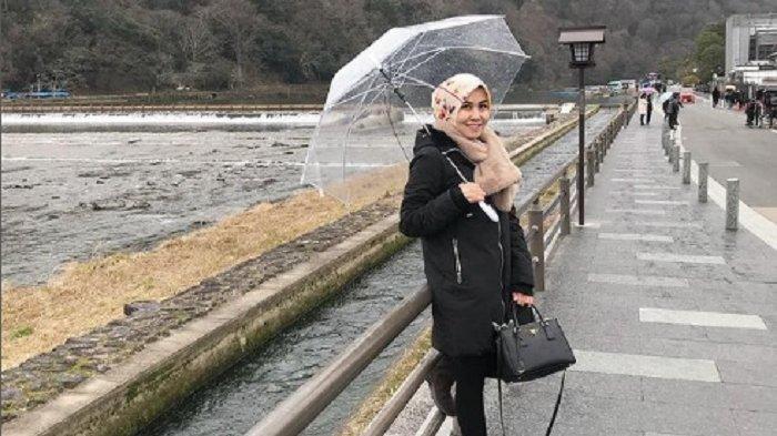 Profil Mimi Bayuh, Sama-Sama Janda Anak Satu, Cantiknya Sebelas ...