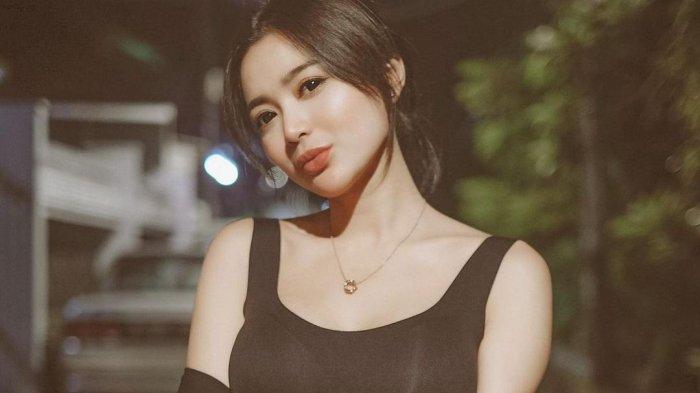 Goyangan TikTok Wika Salim Pakai Tanktop dan Blazer Bikin Warganet Kagum: Seger Dilihat ...