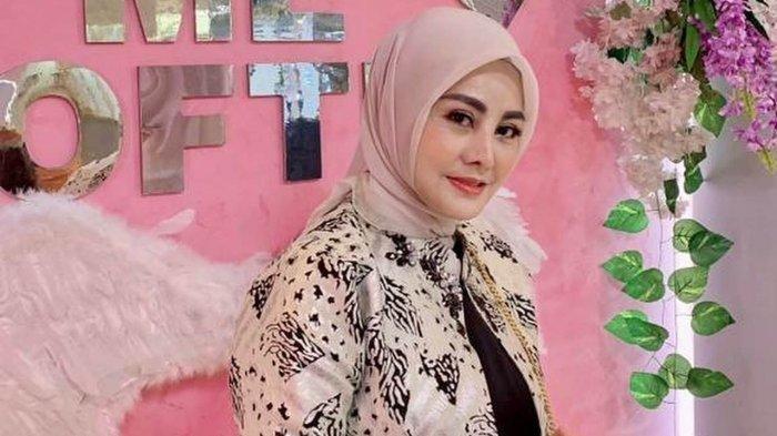 Jadi Janda 13 Tahun, Cici Paramida Diisukan Dekat dengan Pria Asal ...