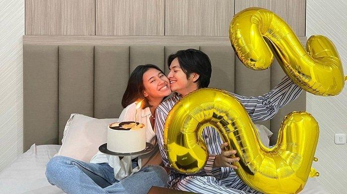 Lihat Gaya Pacaran Shenina Cinnamon dan Angga Yunanda, Prilly ...