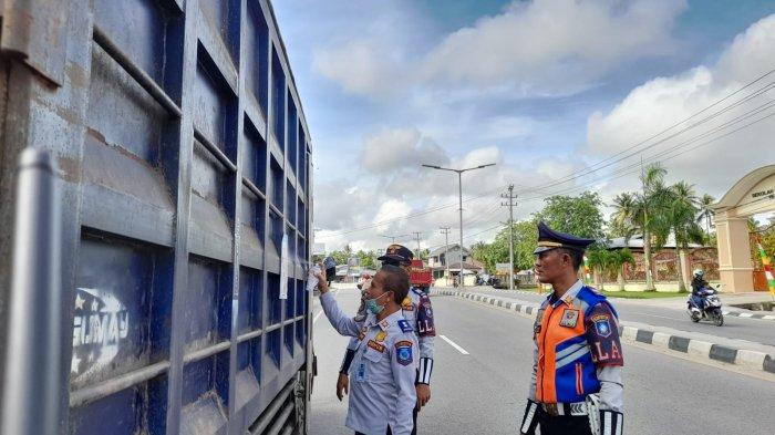 Tim Gabungan Gelar Razia KIR, 107 Kendaraan Terjaring - Bangkapos.com