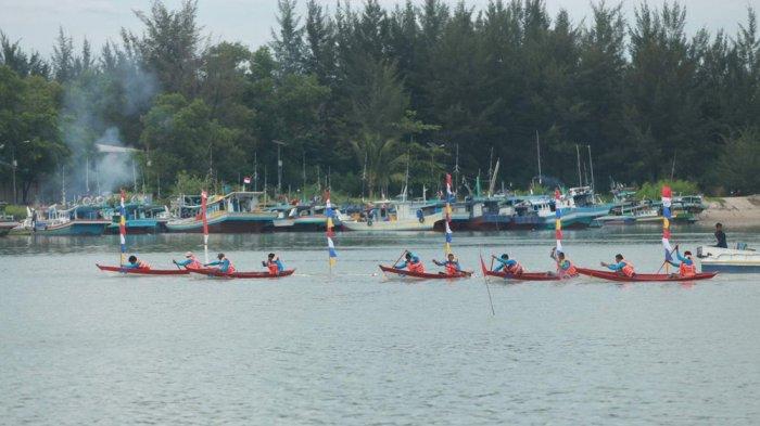 Meriahkan HUT Ke-77 RI, 50 Pasang Peserta Ikut Balap Perahu Sampan yang ...