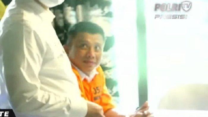 Inilah Arti Gestur Senyum Ferdy Sambo Saat Rekonstruksi Menurut Ahli ...