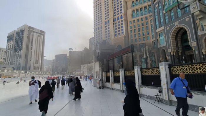 Tiba-tiba Keluar Asap Hitam Tebal di Masjidil Haram Arab Saudi ...