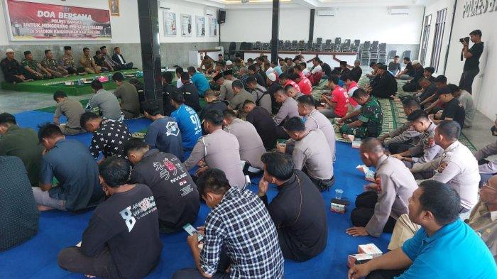 Mengenang Korban Tragedi Kanjuruhan Malang, Polres Bangka Gelar Doa Bersama - Bangkapos.com