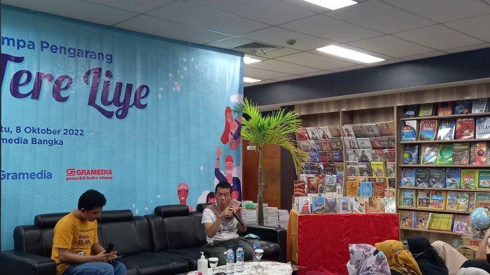 Kehadiran Penulis Tere Liye Hadir di Gramedia Pangkalpinang, Disambut ...