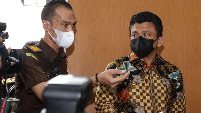 Rekaman CCTV, Anak Buah Ferdy Sambo Kaget Lihat Brigadir J Masih Hidup Berjalan Pakai Baju Putih ...