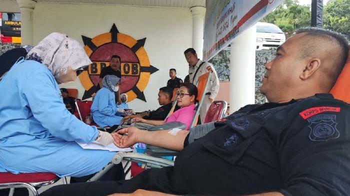 HUT ke-77 Korp Brimob Polri, Sat Brimob Polda Babel Gelar Kegiatan Donor Darah - Bangkapos.com