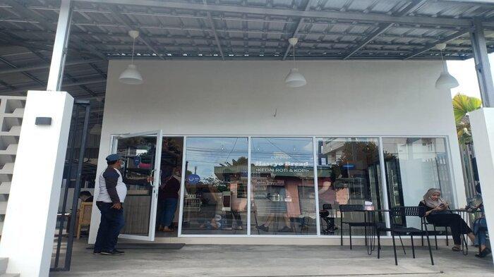 Cicipi Kudapan Khas Ala Korea Serta Aneka Roti dan Cake Kekinian di ...