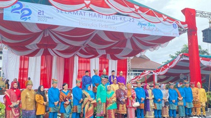 Lestarikan Budaya, Pj Gubernur dan Peserta Upacara HUT Ke-22 Bangka Belitung Kenakan Pakaian ...