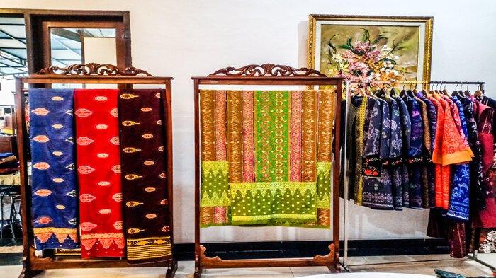 Angkat Budaya Daerah, Fesyen Kain Cual Bangka Belitung Mendunia ...