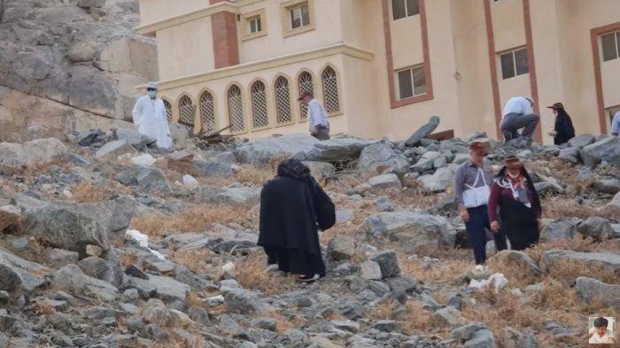 Inilah yang Dilakukan oleh Jemaah Haji dari Iran Ketika Berada di Atas ... Inilah yang Dilakukan oleh Jemaah Haji dari Iran Ketika Berada di Atas ...