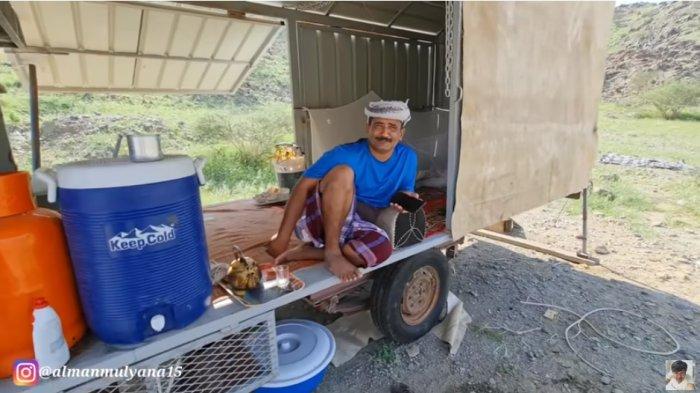 Kaya Raya Tapi Arab Badui ini Pilih Hidup Sederhana di Lereng Gunung ...