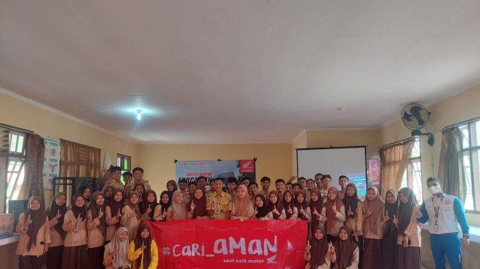 Cari_Aman Saat ke Sekolah” Bersama Siswa-Siswi SMA Negeri 1 Simpang Pesak - Bangkapos.com
