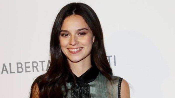 Hamil Anak Song Joong Ki, Ini Perjalanan Karir Katy Louise Saunders di ...
