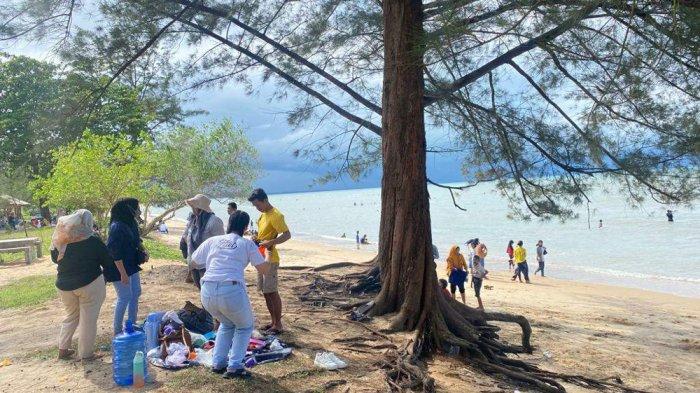 Pantai Sumur Tujuh Bangka Tengah Ramai Dikunjungi Warga saat Libur ...