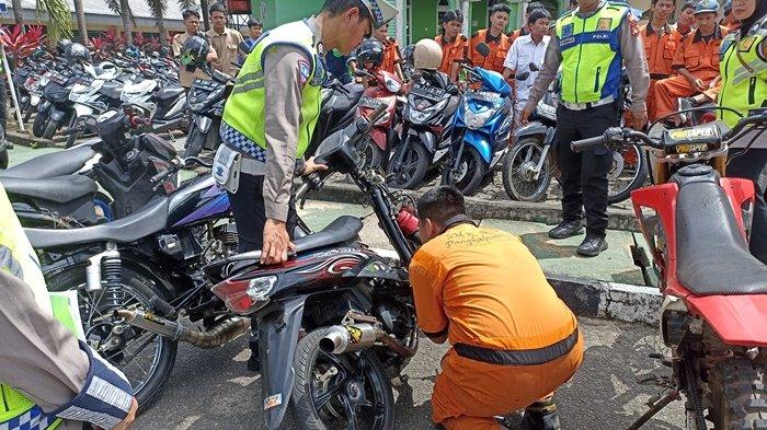 15 Knalpot Brong di SMKN 2 Pangkalpinang Terjaring Sidak Sat Lantas Polresta Pangkalpinang ...