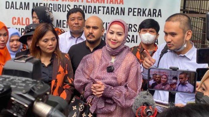 Venna Melinda Minta Ferry Irawan Bayar Semua Nafkah Termasuk Ganti Uang Rokok - Bangkapos.com
