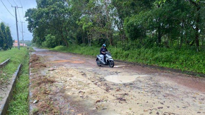 Jalan di Kompleks Perkantoran Pemkab Bangka Tengah Masih Ada yang Rusak, Bakal Diperbaiki Tahun ...