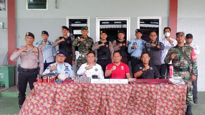 Tim Gabungan Geledah dan Tes Urine Blok Hunian WBP Lapas Narkotika ... Tim Gabungan Geledah dan Tes Urine Blok Hunian WBP Lapas Narkotika ...