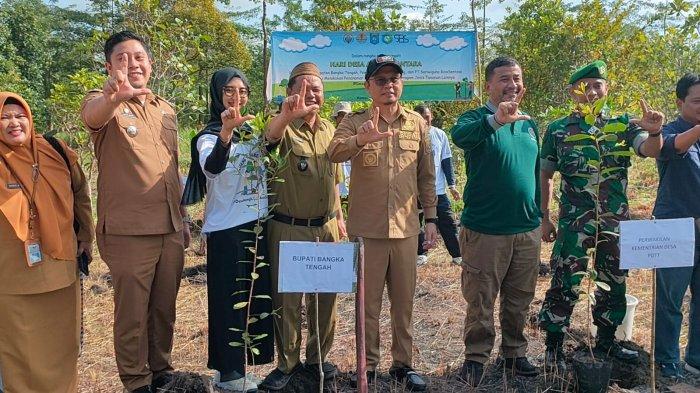 Peringati Hari Desa Asri Nusantara Desa Namang Gelar Penanaman Pohon Serentak - Bangkapos.com