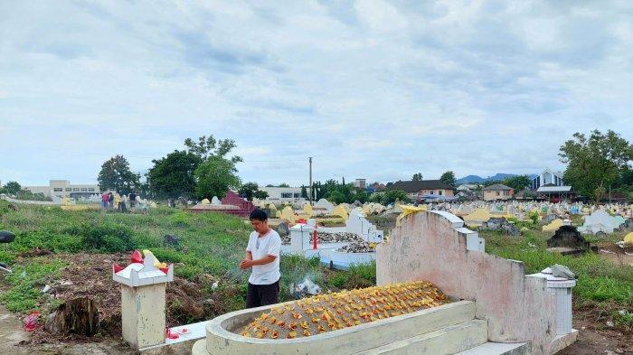 Mengintip Tradisi Membersihkan Makam Leluhur Pada Momen Ceng Beng di ...