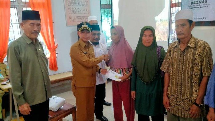 Bupati Bangka Salurkan 1.300 Paket Santunan untuk Mustahiq - Bangkapos.com