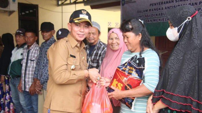 Bupati Bangka Serahkan Bantuan BTT, Warga Kecamatan Merawang Dapat 20 ...