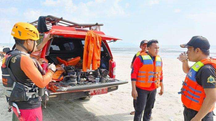 BREAKING NEWS: Tim SAR Gabungan Cari 2 Warga Hilang di Pantai Bedukang ...