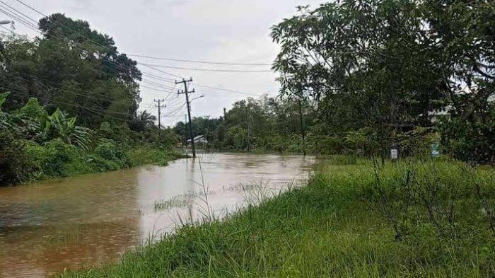 Ruas Jalan Suka Damai Belitung Banjir Saat Hujan, Anggota Dewan Babel ...