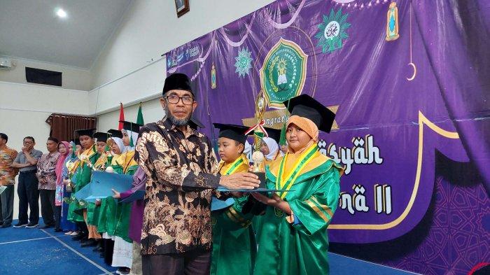 Wisuda Munaqasyah Tahfidz dan Purna II SD STKIP Muhammadiyah Babel, Lulusan Bawa Bekal Hafalan ...