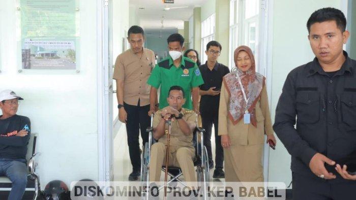 Hampir Sepekan Gunakan Tongkat dan Kursi Roda, Pj Gubernur Suganda: Saya Cedera Karena Main Bola ...