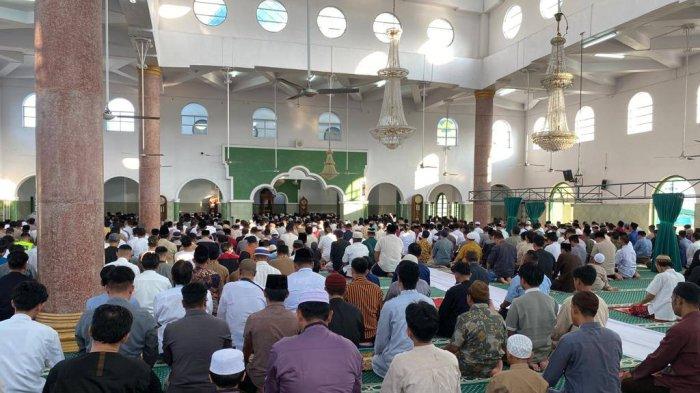 Doa Masuk Masjid dan Keluar, Lengkap dengan Adabnya Saat Berada di ...