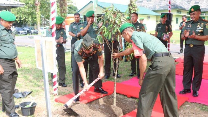 Danrem Tabur Benih Ikan dan Tanam Pohon Duren di Makodim 0413 Bangka - Bangkapos.com