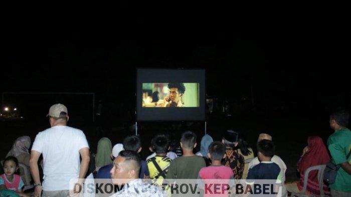 Edukasi Stunting dan Pernikahan Dini, Pj Gubernur Suganda Gelar Nobar Film KB di Desa Kacung ...