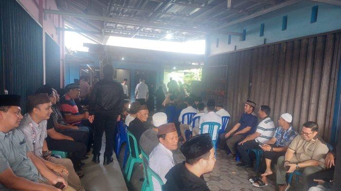 Sejumlah Angggota DPRD Babel Berkumpul, Antarkan Nico Plamonia ke ...