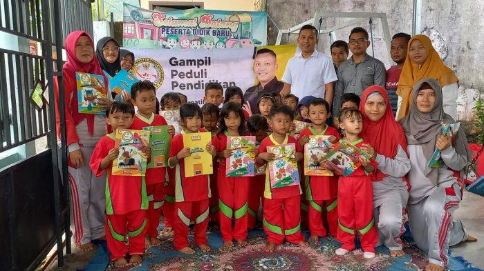Gampil Nusantara Bagikan Buku Gambar Mewarnai ke TK As Syifa Beluluk ...