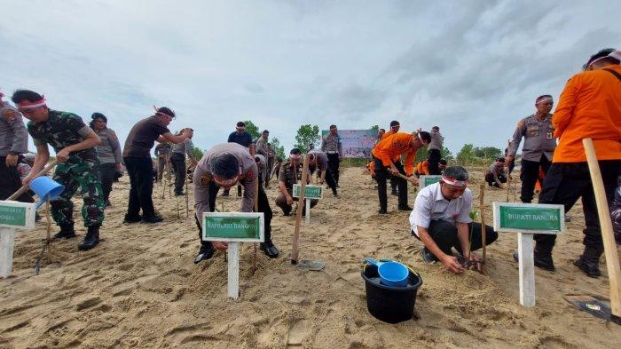 Polres Bangka Tanam 1.500 Bibit Mangrove di Pulau Tengkorak - Bangkapos.com