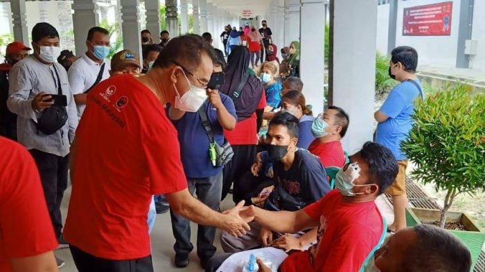 Gelar Operasi Katarak Gratis, Rudi Center dan PDIP Babel Buka ...