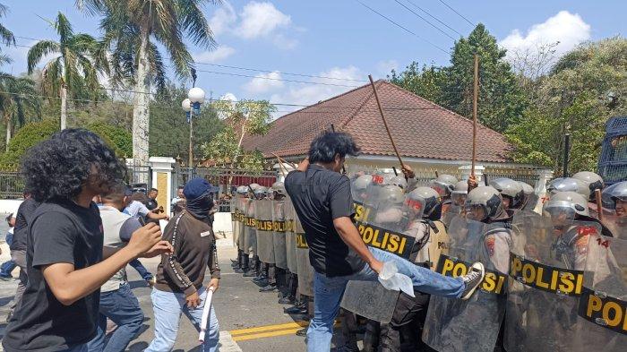 Sispamkota Pemilu 2024, Aksi Kemampuan Bela Diri Dipertunjukkan Personel Polresta Pangkalpinang ...