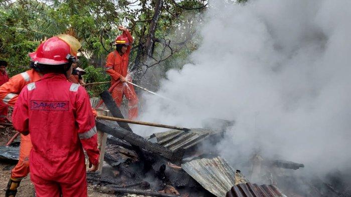 Gudang Kayu di Bangka Selatan Ludes Dilalap Si Jago Merah - Bangkapos.com