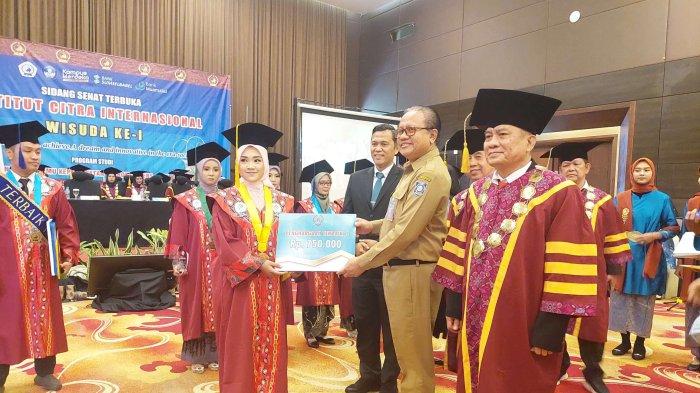 Perdana, Institut Citra Internasional Bangka Belitung Wisudakan 228 Mahasiswa, Simak Pesan ...