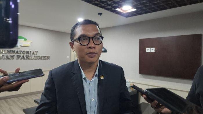 TPN Ganjar Mahfud Minta Bawaslu Tegas Soal Dugaan Pelanggaran Gibran ... TPN Ganjar Mahfud Minta Bawaslu Tegas Soal Dugaan Pelanggaran Gibran ...