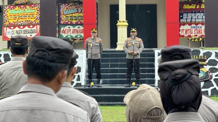 Diiringi Tradisi Pedang Pora, AKBP Taufik Noor Isya Sambut Kapolres Bangka AKBP Toni Sarjaka ...